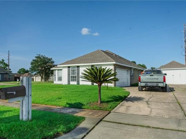 101 Tammy Dr, Laplace, LA 70068