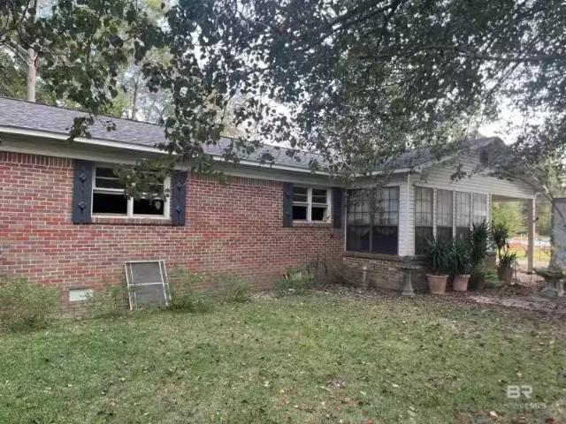 101 TERRY AVE, EAST BREWTON, AL 36426 Single Family Residence.