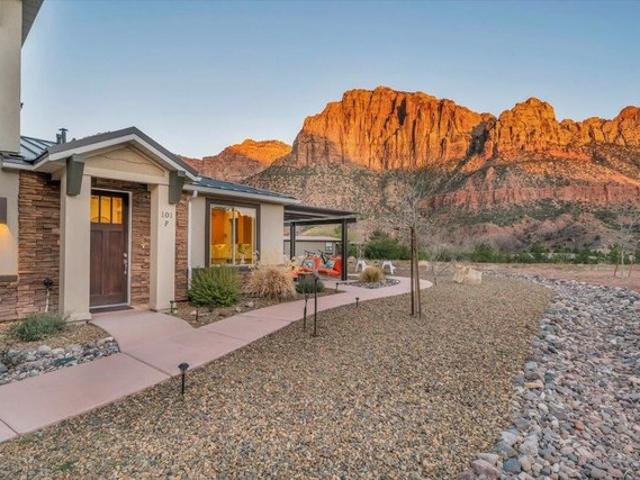 101 Trapper Cir Unit F, Springdale, UT 84767