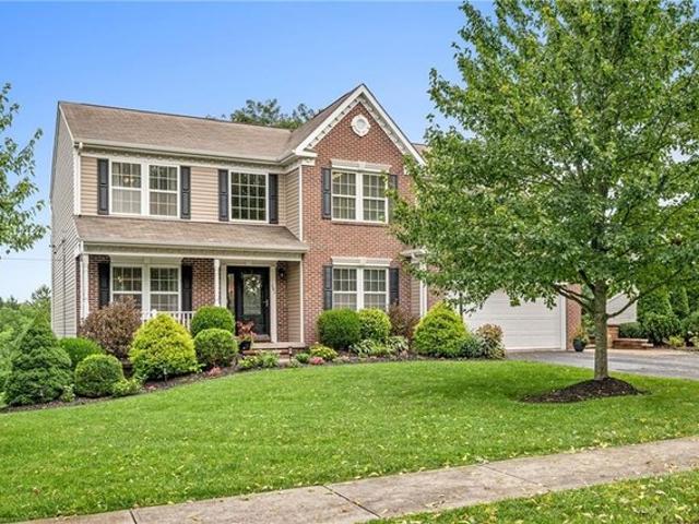 101 Tuscany Ridge Dr, Oakdale, PA 15071