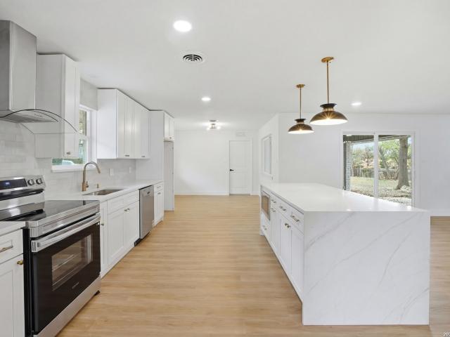 101 Twinleaf Ln, Castle Hills, TX 78213 | MLS #1962