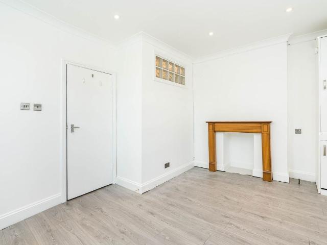 101A Upper Street, London N1, 2 bed flat to rent, £2,850 pcm | PrimeLocation