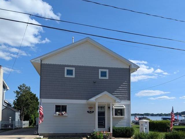 10240 W Ferndale Dr, Manitou Beach, MI 49253
