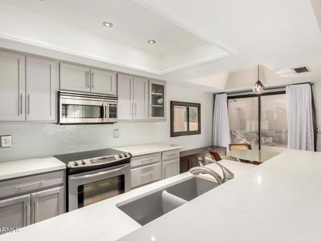 10240 N 12th Pl Unit 2, Phoenix, AZ 85020