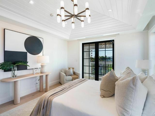 10241 E Broadview Dr, Bay Harbor Islands, US, FL