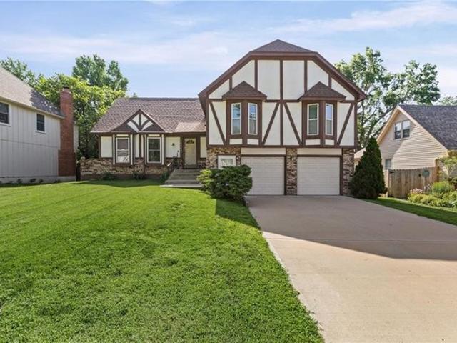 10245 Haskins St, Overland Park, KS 66215