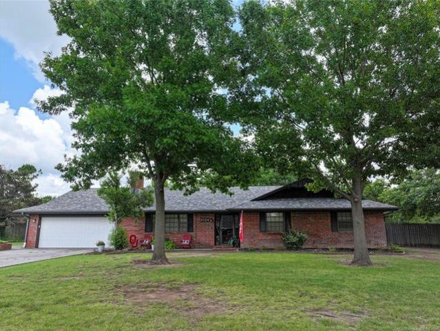 1024 Oak Dr, Sulphur, OK 73086