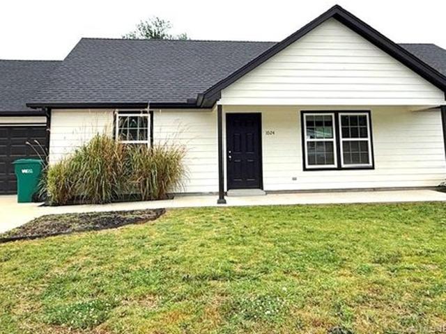 1024 E Pfendler Ave, Sapulpa, OK 74066
