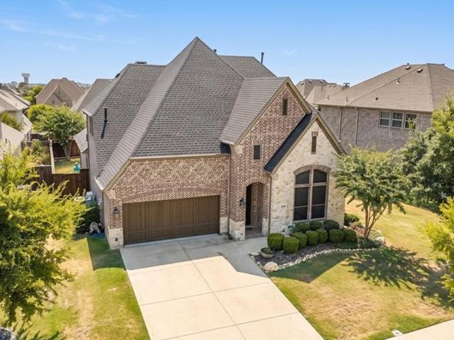1024 Highpoint Way, Roanoke, TX 76262