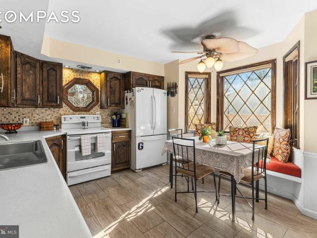 1024 Lakeview Ter, Pennsburg, PA