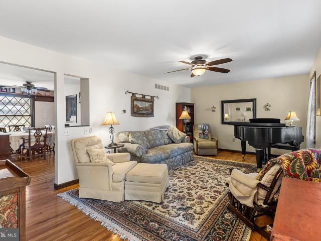 1024 Lakeview Terrace