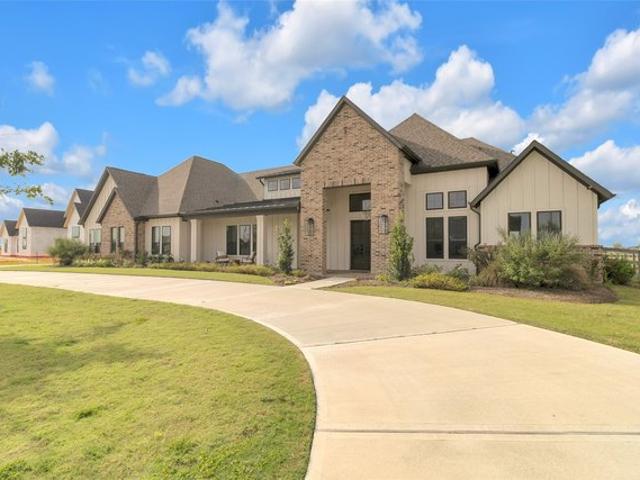 1024 Lake Breeze Dr, Waller, TX 77484