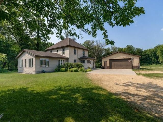 1024 Le Center St, Le Center, MN 56057