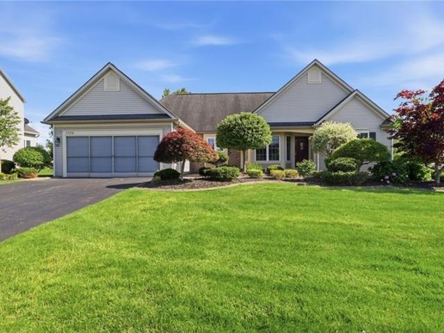 1024 Pondbrook Pt, Webster, NY 14580