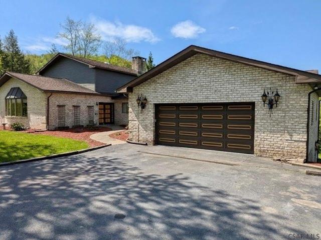 1024 St Clair Rd, Johnstown, PA 15905
