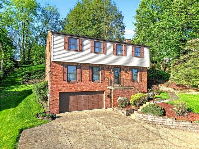 1024 Surrey Woods Rd, Bethel Park, PA 15102