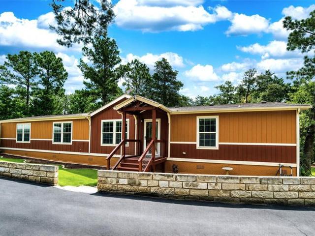 1024 Sand Hills Rd, Red Rock, TX 78662