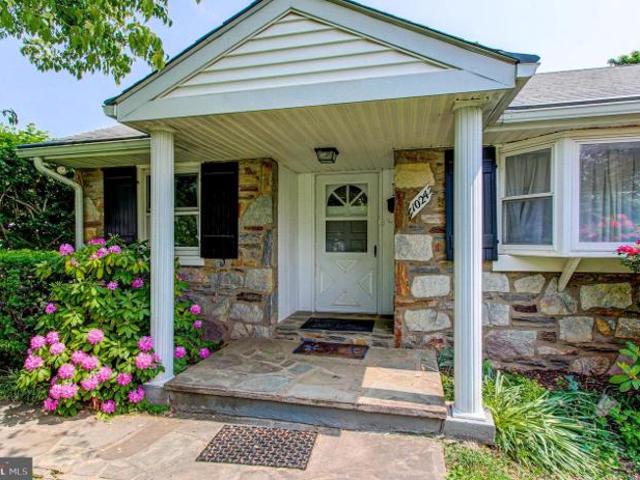 1024 Sparrow Rd, Audubon, PA 19403