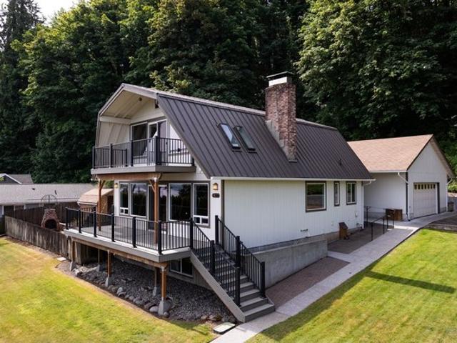 1024 W C St, Rainier, OR 97048