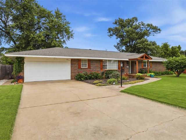 1024 W Will Rogers Drive