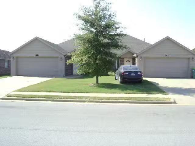 1024 & 1026 Kensington Dr 1026 1026 Kensington Dr #1026