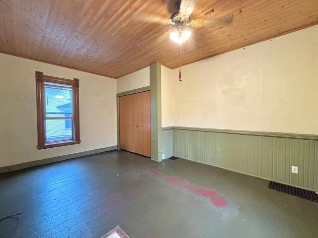 1024 1026 W Kalamazoo 1 Bedroom Apartment for Rent at 1024 W Kalamazoo Ave, Kalamazoo, MI 49007 Sloan