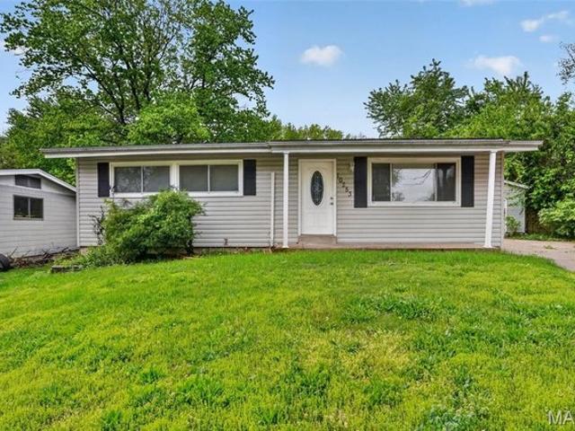 10253 Green Valley Dr, Saint Louis, MO 63136