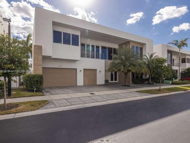 10250 NW 75th Ter, 5 beds, 5 full and 1 half baths