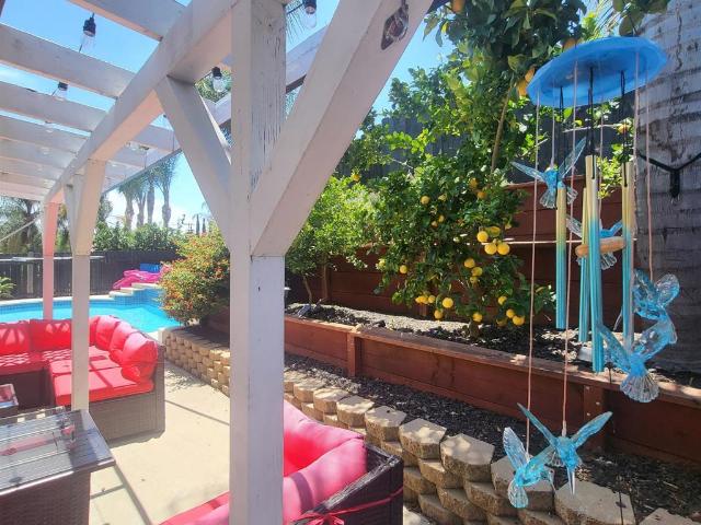 10252 Santana Street