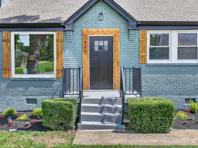 1025 Maplewood Pl