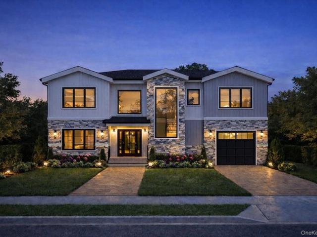 1025 Mirabelle Ave, Westbury, NY 11590