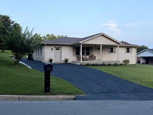 1025 N 3rd St, Pulaski, TN 38478