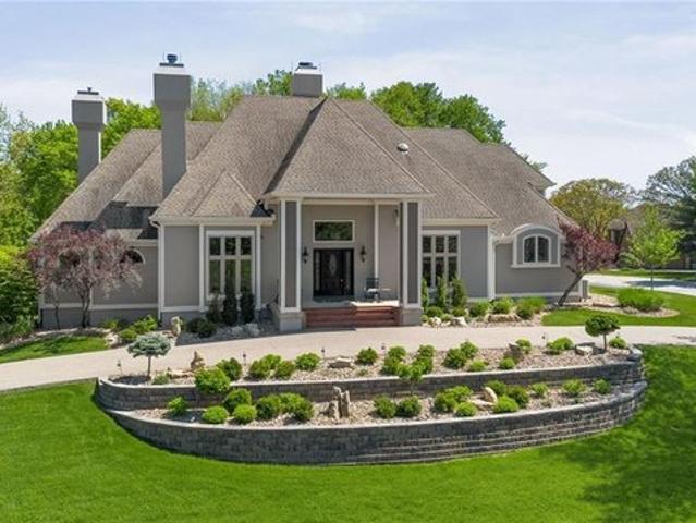 1025 NE Moss Point Rd, Lee's Summit, MO 64064