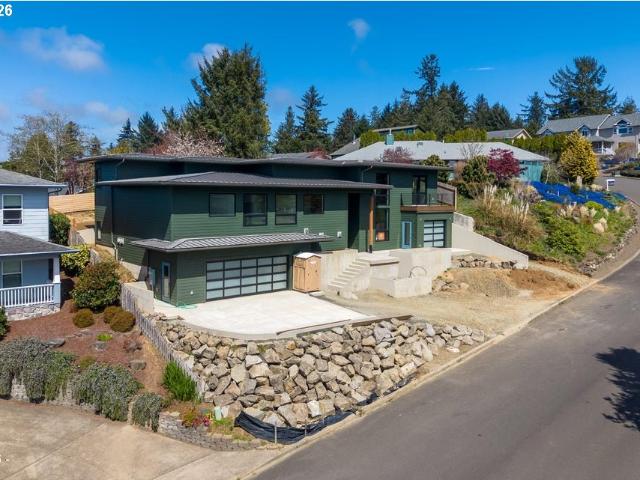 1025 NE 7TH DR