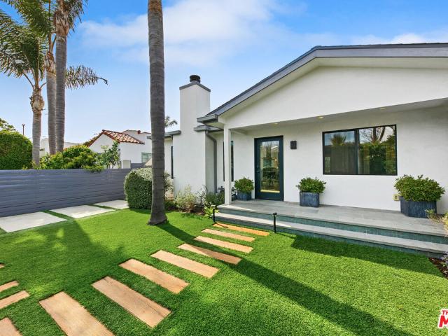 1025 Nowita Pl, Venice, CA 90291 | MLS #26672 | Compass