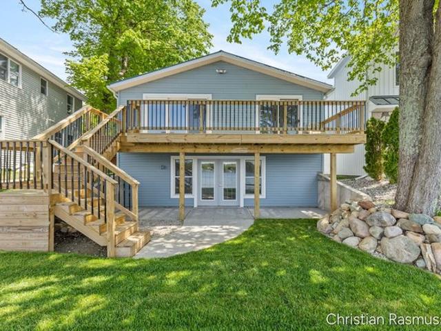 1025 Adams St NW, Stanton, MI 48888