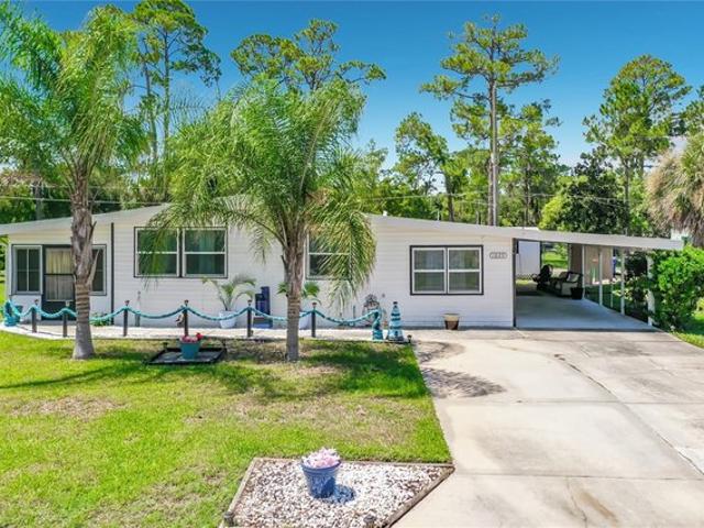1025 Capella Dr, Tavares, FL 32778