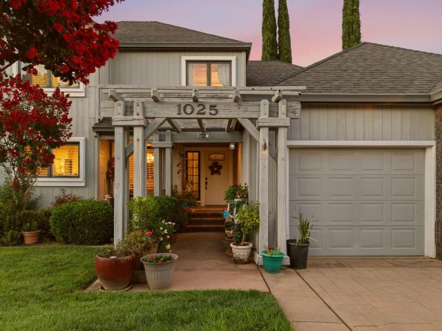 1025 Chardonnay Walk