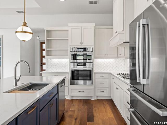 1025 Comanche Hills