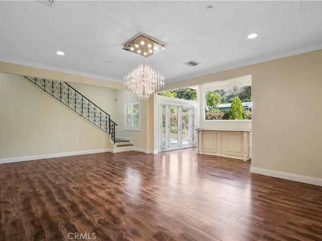 1025 E San Jose Ave