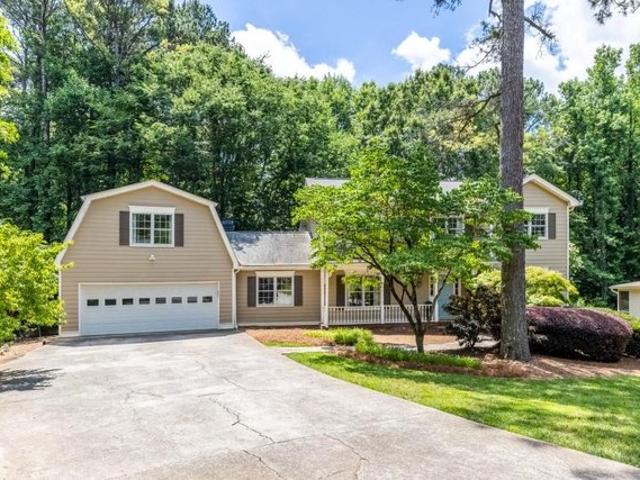 1025 Foxfire Dr, Lawrenceville, GA 30044