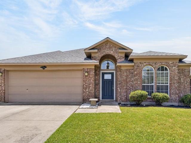 1025 Highland Station Dr, Saginaw, TX 76131