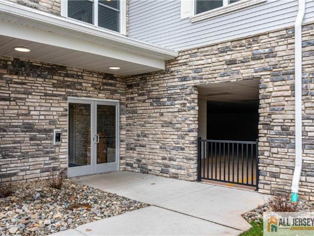 1025 Raritan Road 414