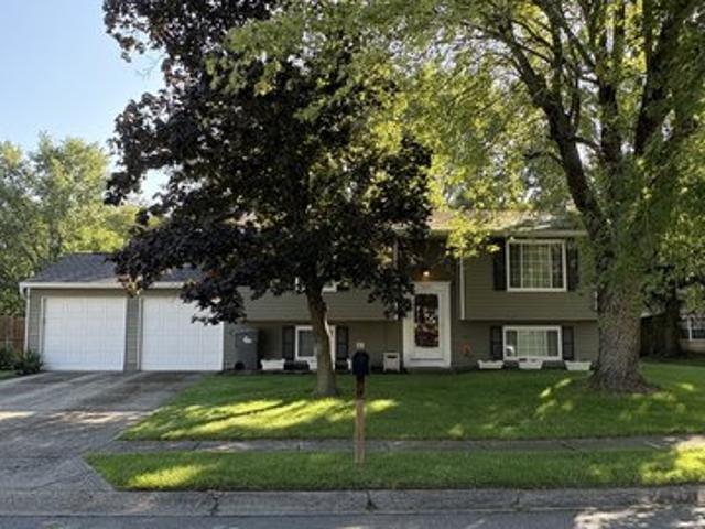 1025 Ridgepointe Dr, Indianapolis, IN 46234