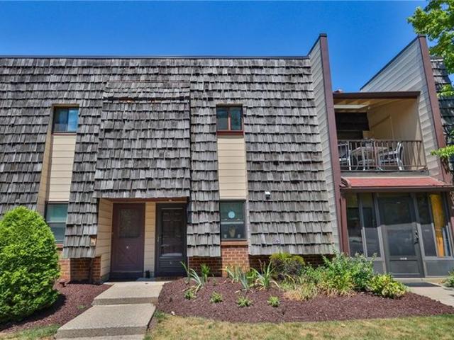 1025 Village Round Unit L, Lower Macungie Township, PA 18106
