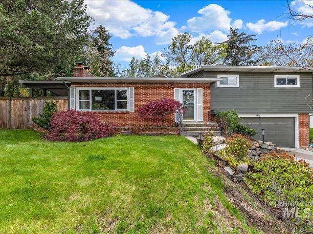 1025 W Highland View Dr