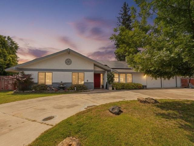 1025 W Monte Vista Ave, Visalia, CA 93277