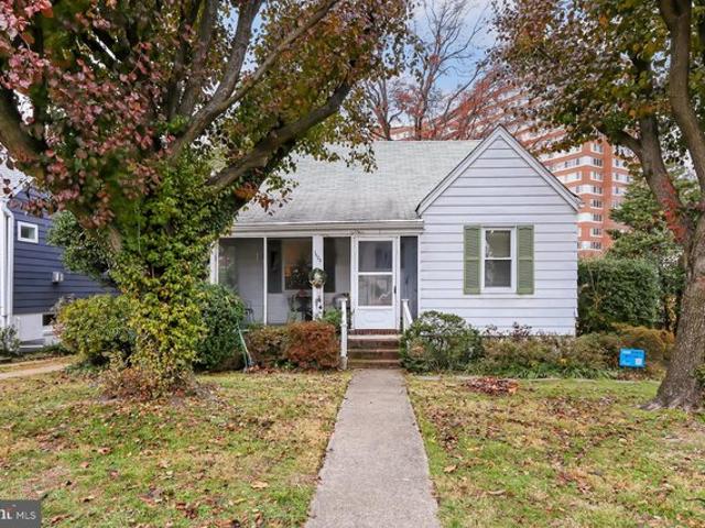 1025 16th St S, Arlington, VA 22202