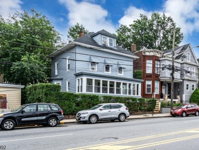 1025 1 Madison Ave