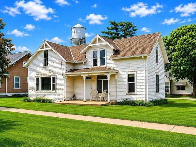 1025 2nd St, Hull, IA 51239